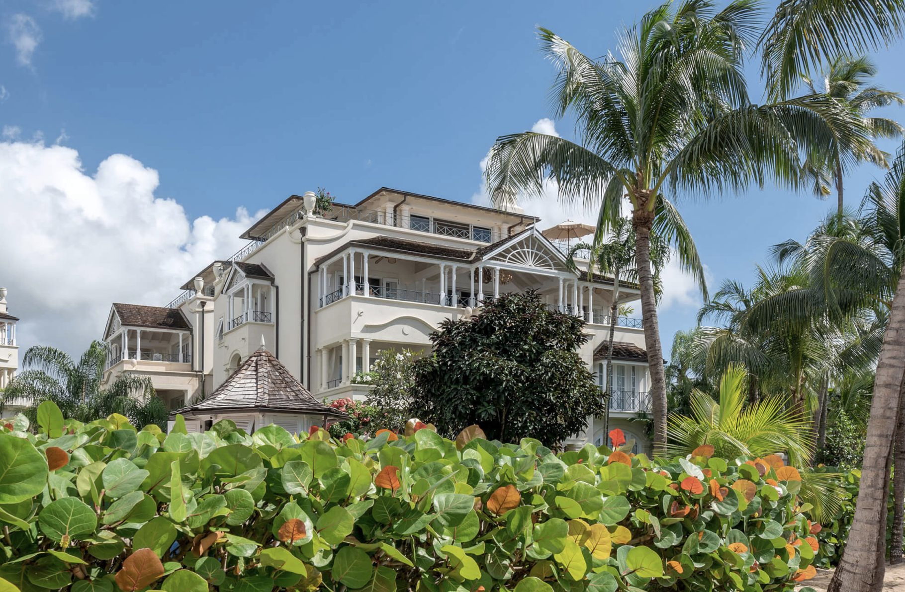 The Lookout - Luxury Villa Living