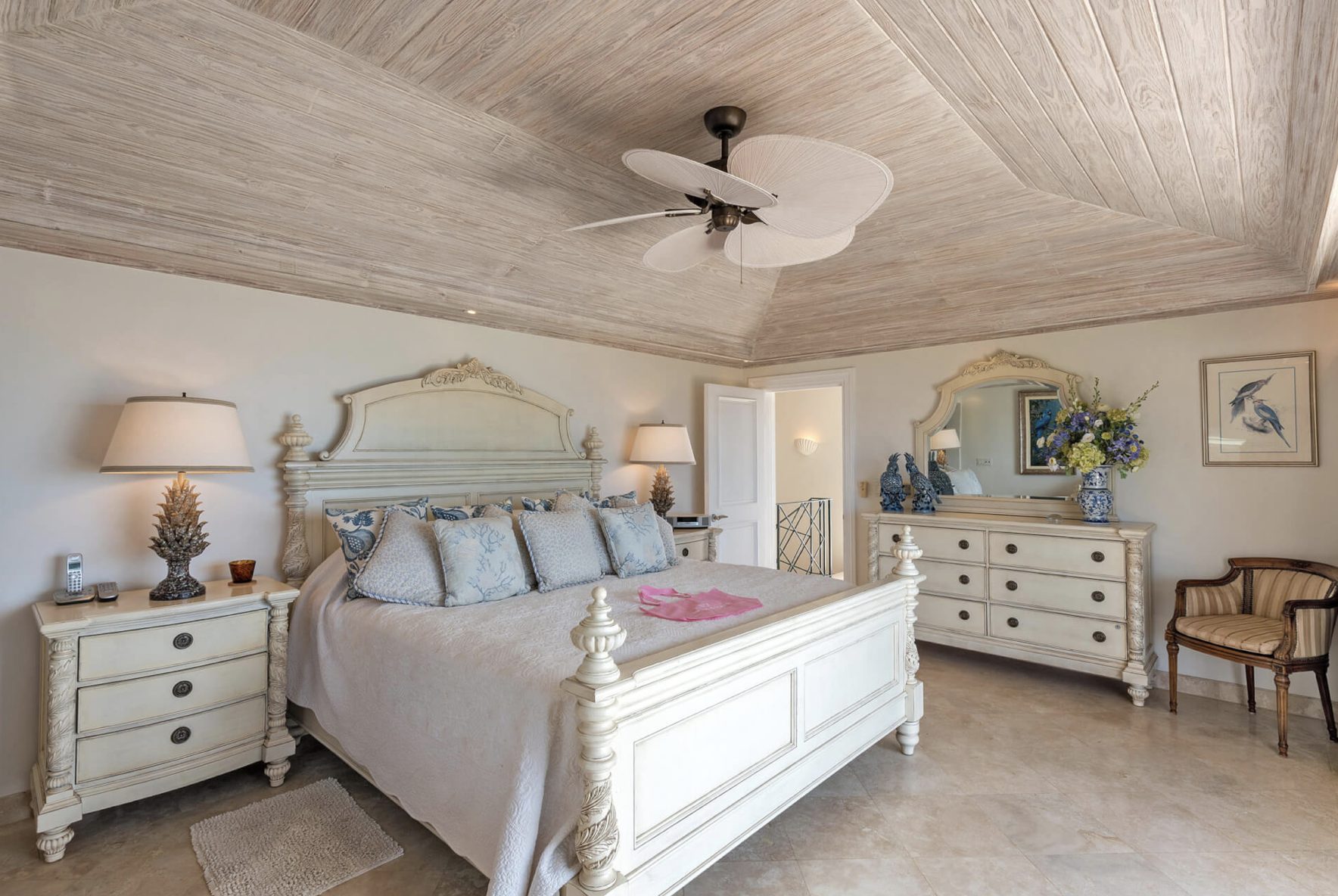 The Lookout - Luxury Villa Living